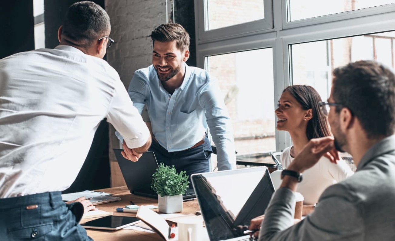 Internship vs Entry Level Job, Which One Is Better? Detailed Comparison ...